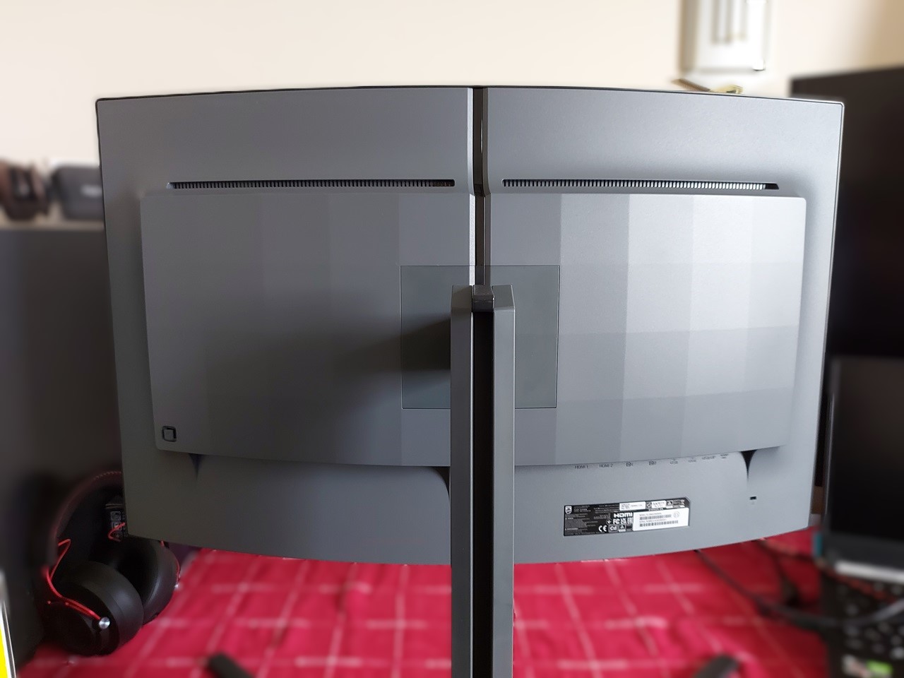 Philips Evnia 32M2C5500W Review: High-Refresh Gaming At A Sensible ...